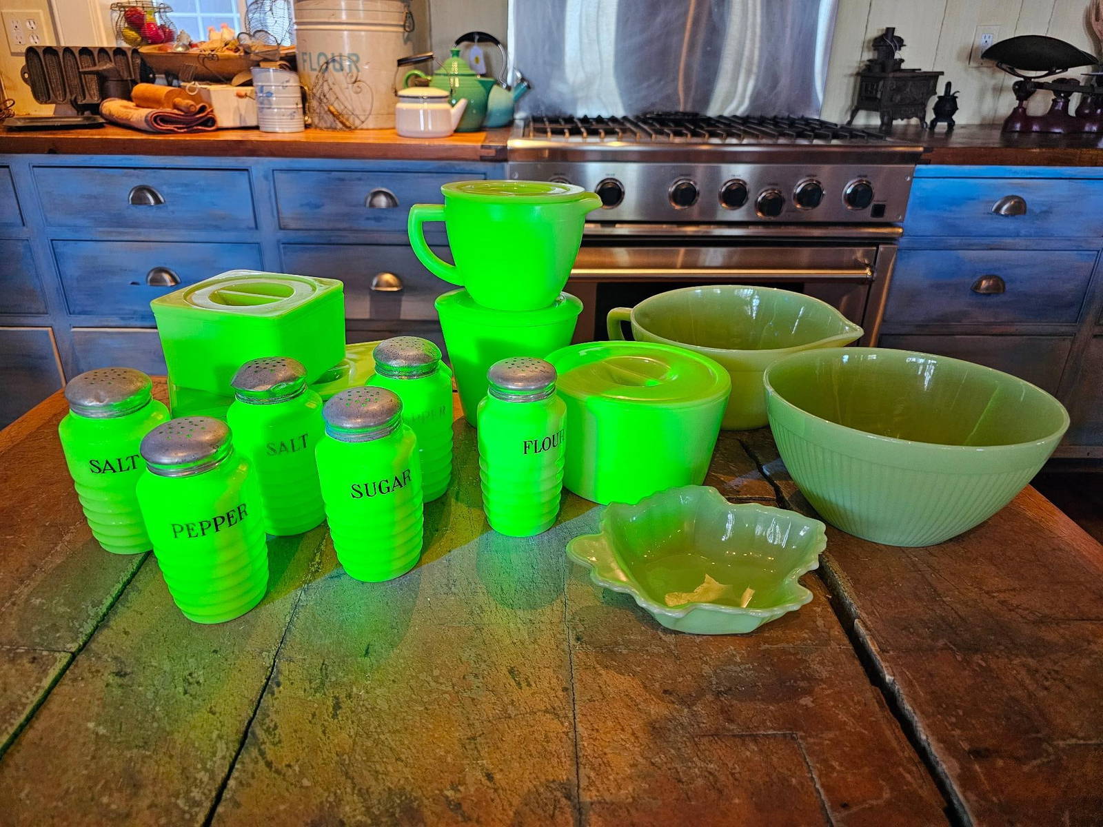 Lot Of Vintage Uranium Jadeite Glassware Auction