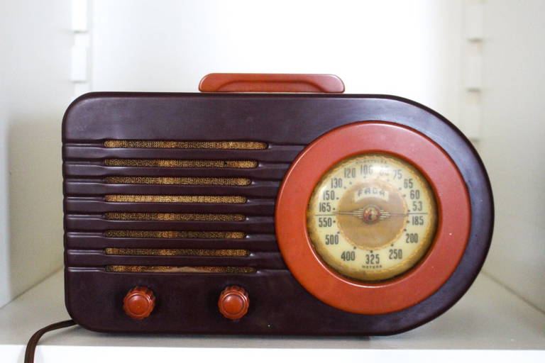 Fada Mode 1000 "bullet" Bakelite Catalin Tube Radio
