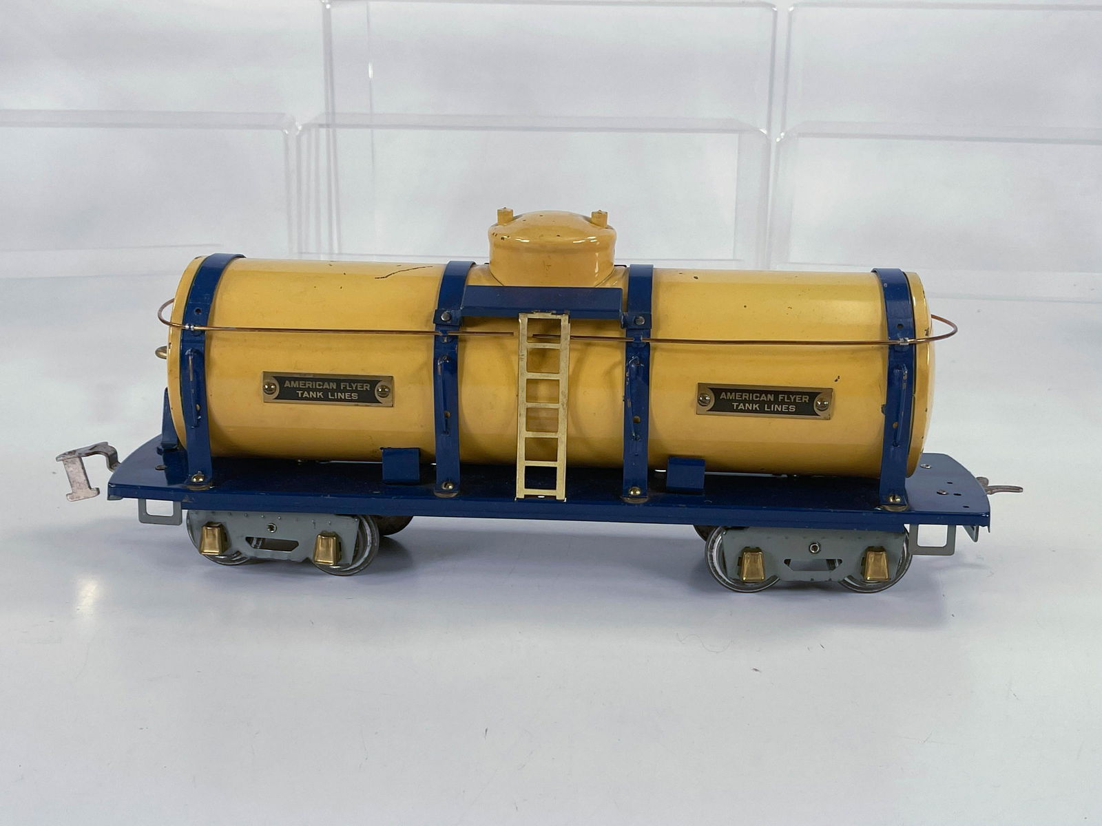 American Flyer Prewar Wide Gauge #4010 Yellow Tank Car,
