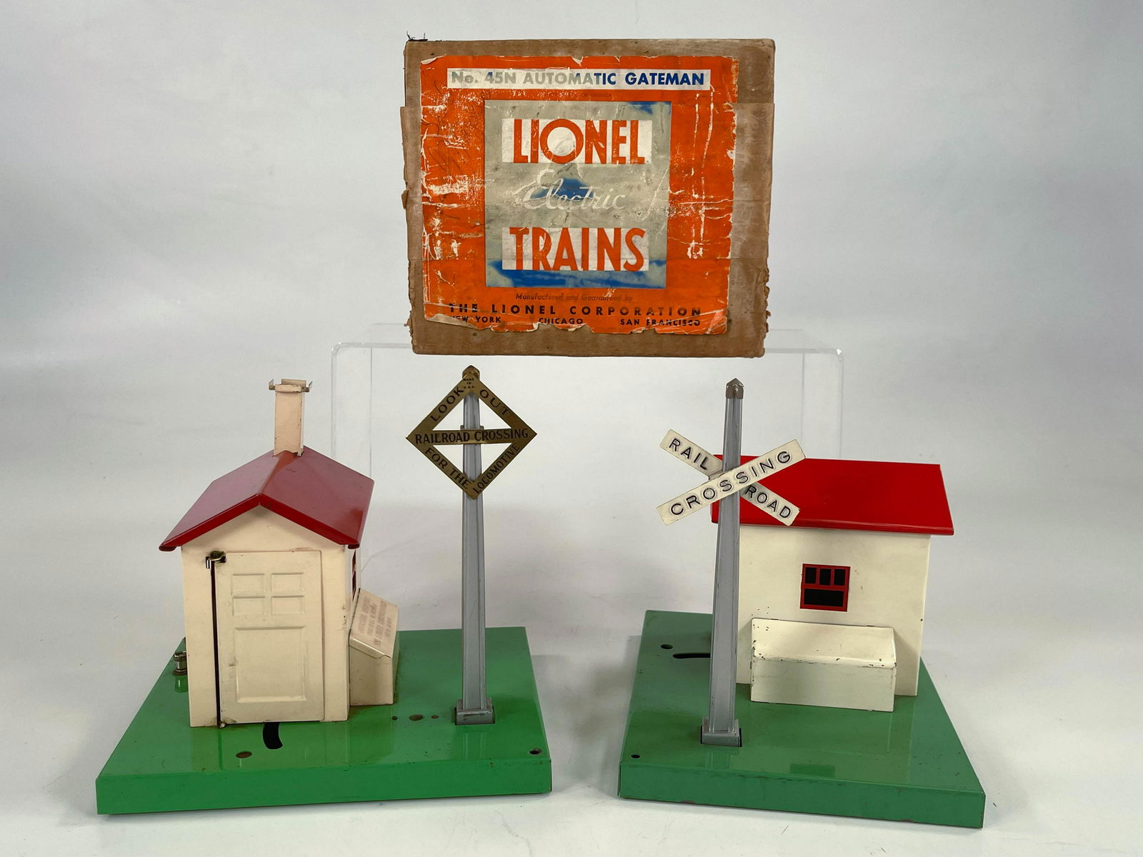 Lionel Prewar #45n Automatic Gate Man X 2, In Original