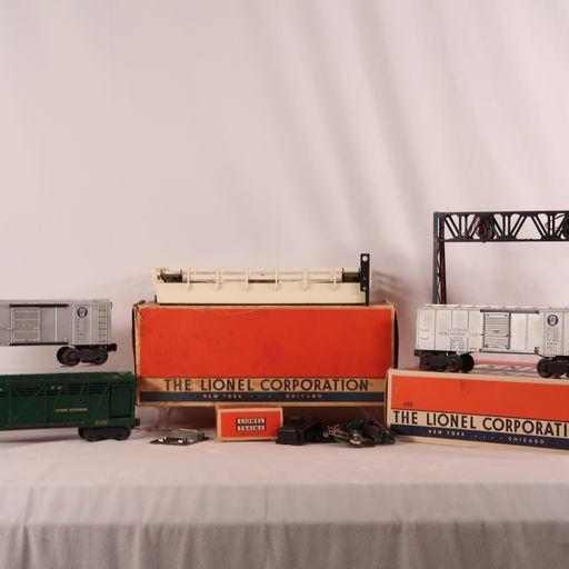 Lionel Postwar 3356 Operating Horse Car And Corral/450 Operating Signal ...