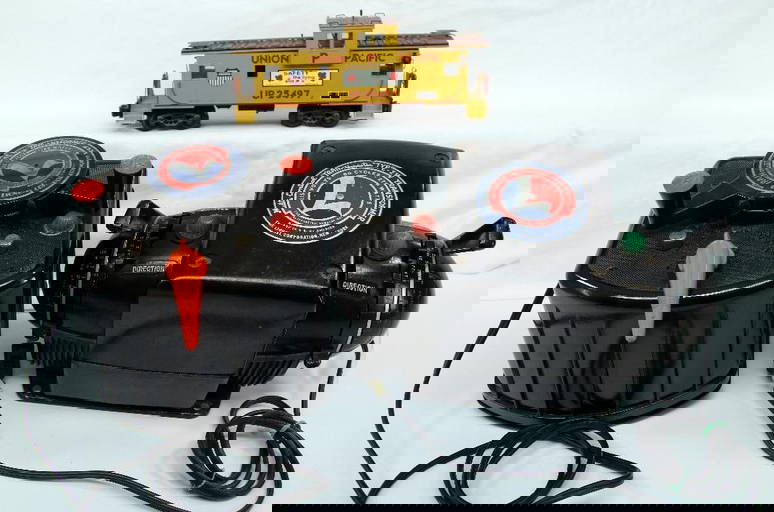 Lionel Postwar O Gauge Zw Transformer And Kw Transformer/k Line Caboose