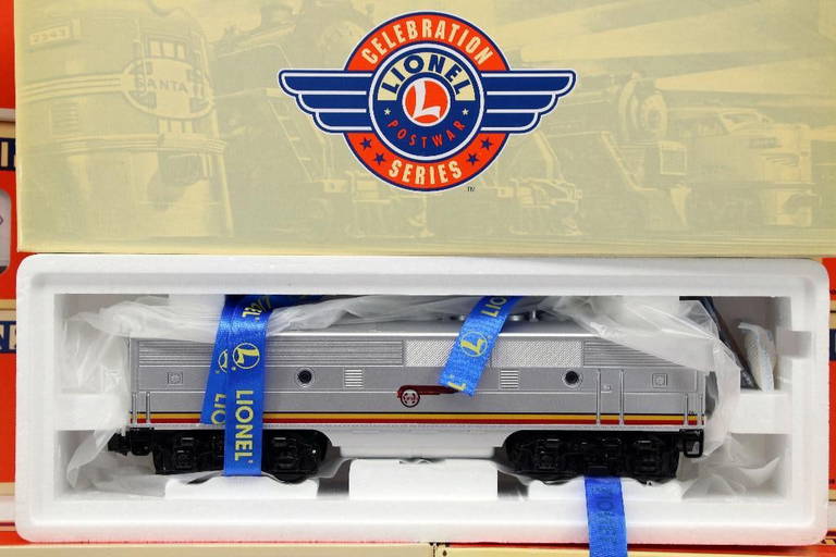 New Lionel O Gauge Santa Fe Legacy Rail Sounds F 3b Unit/eight Assorted ...