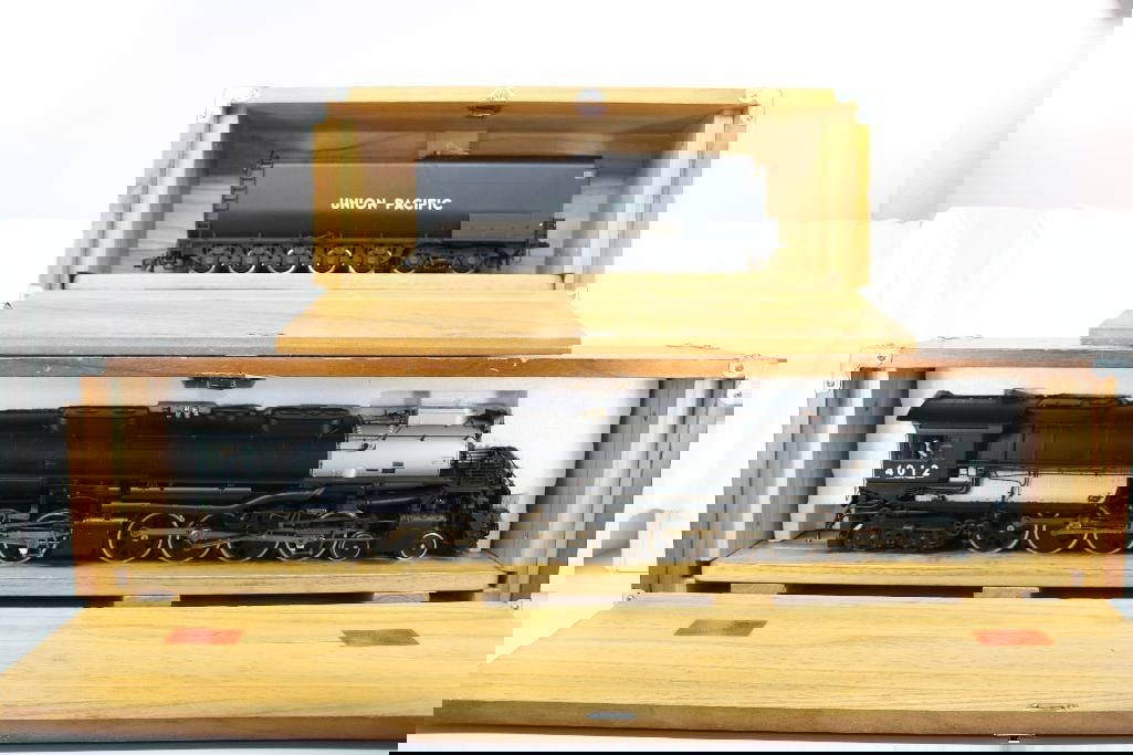 Usa Trains G Scale Union Pacific Challenger Loco And Tender Auction