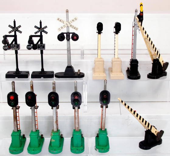 Lionel Postwar O Gauge Assorted Railroad Crossings/automatic Block ...
