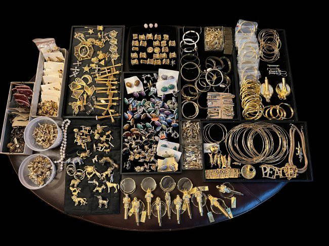 Massive Amount Of New/old Costume Jewelry Collection Auction