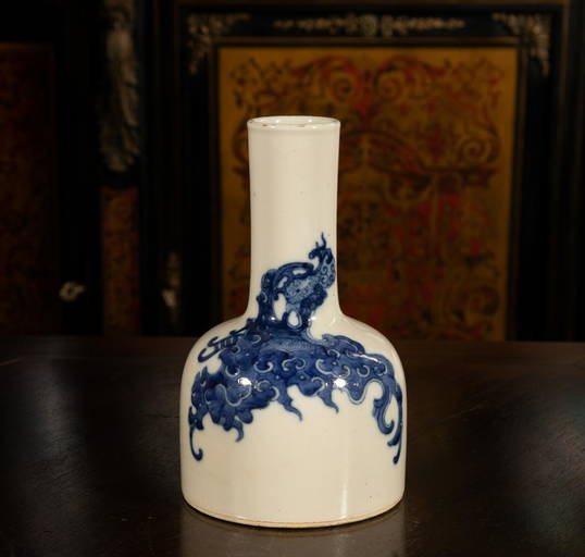 Qing Dynasty Blue And White Kui Phoenix Pattern Ringing Bell Zun