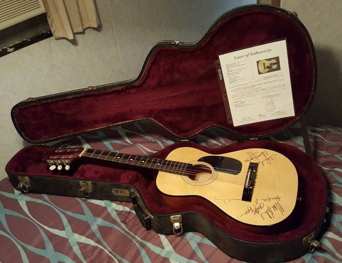 George Jones & others, Signed & Authenticated Guitar - Aug 14, 2022 ...