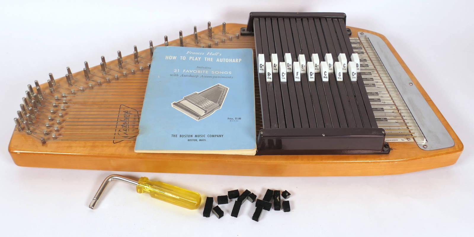 Vintage Autoharp - Jul 08, 2025 | Wardlow Auctions Inc In Ky