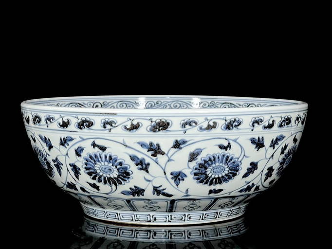 Ming Hong Wu Qing Hualian Pattern Bowl