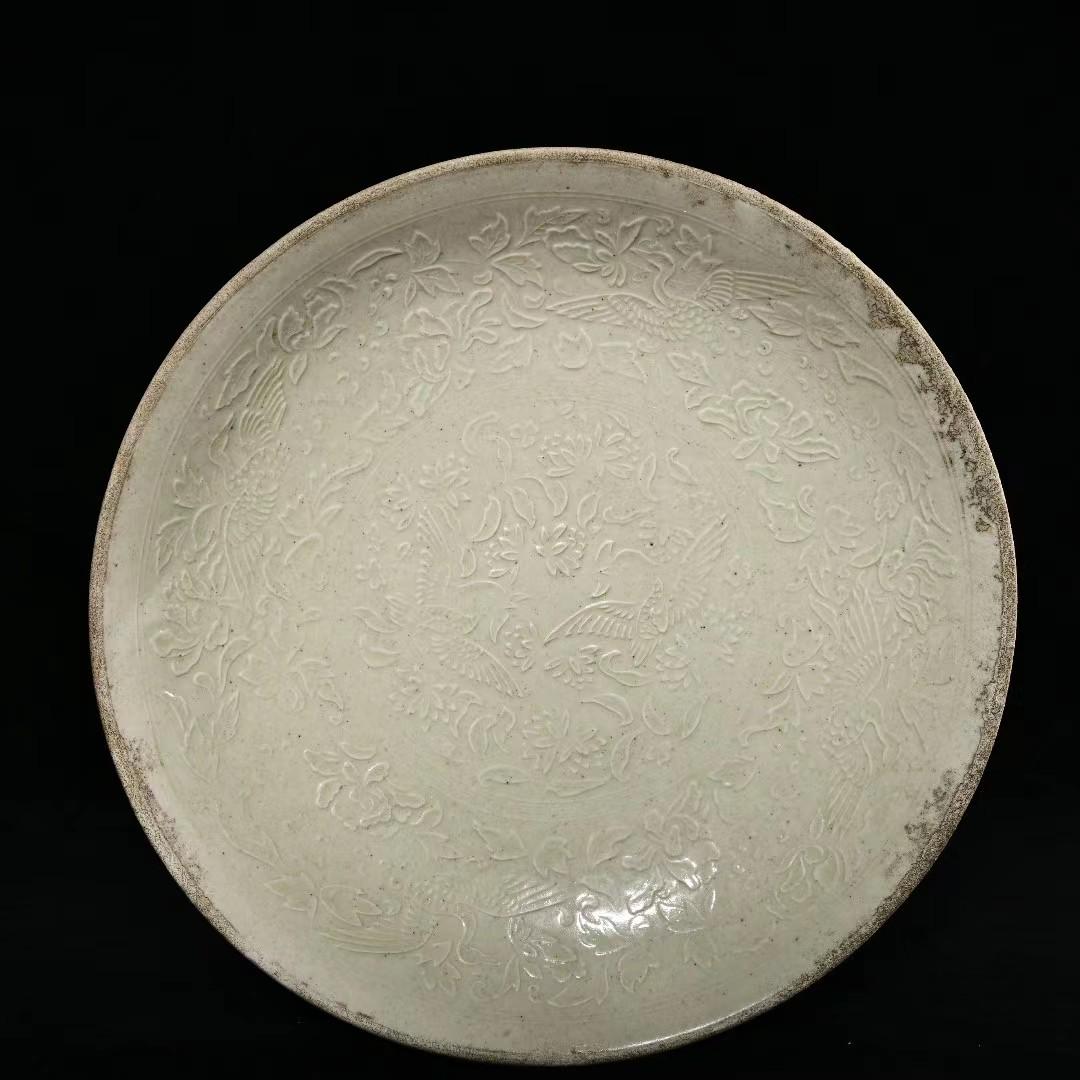 A Ding Kiln Floral Pattern Plate With Tangled Branches