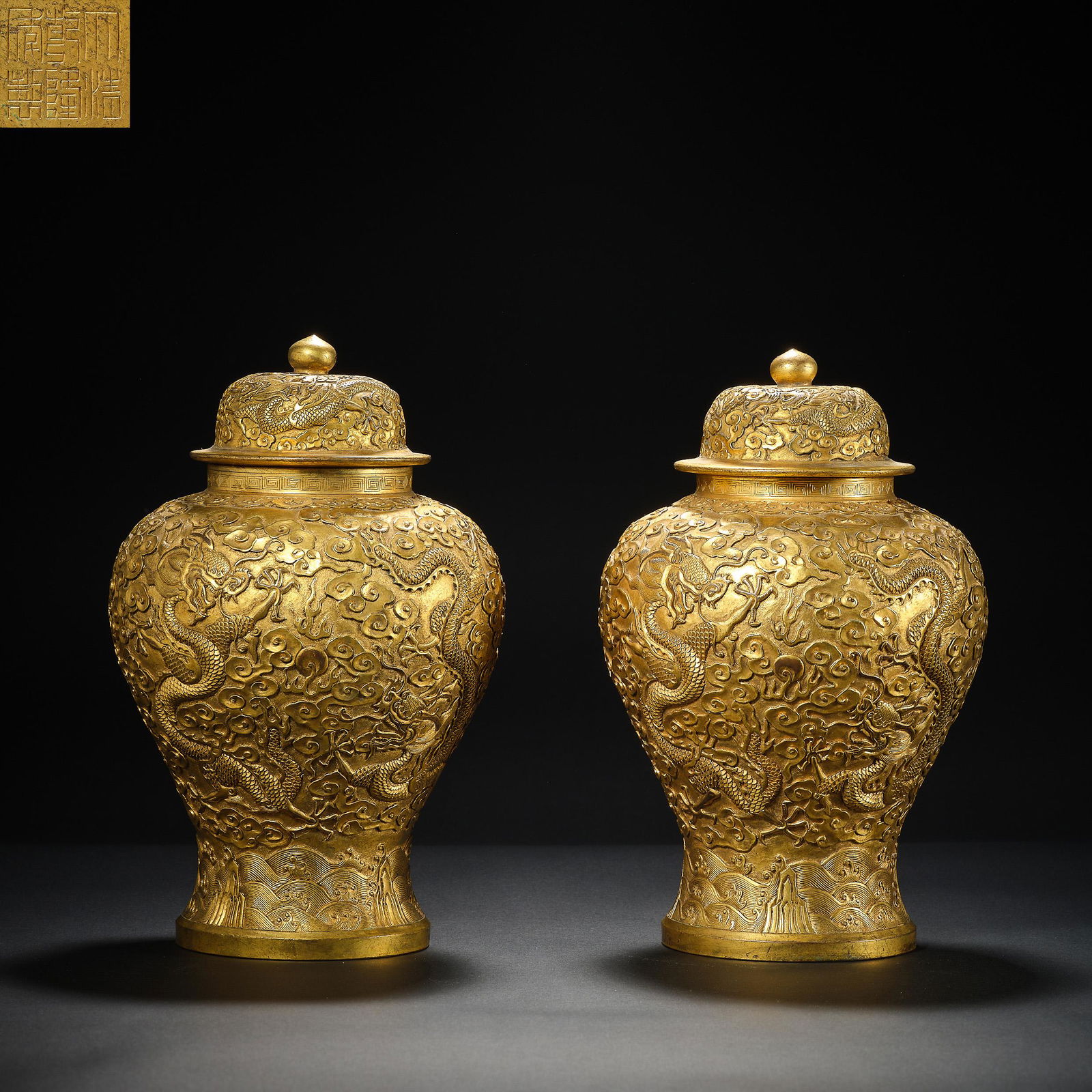 Qing Dynasty Of China,bronze Gilt Dragon Pattern Bottle