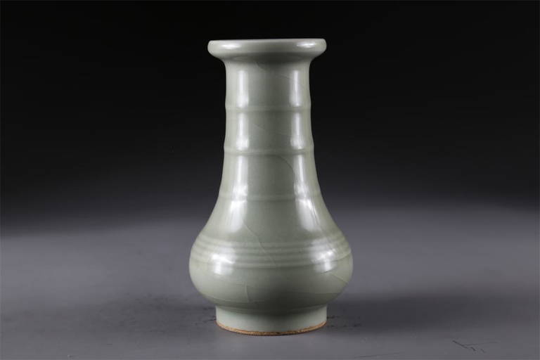 A PORCELAIN BOTTLE WITH STRING DESIGN. - Mar 20, 2022 | Top Notch ...