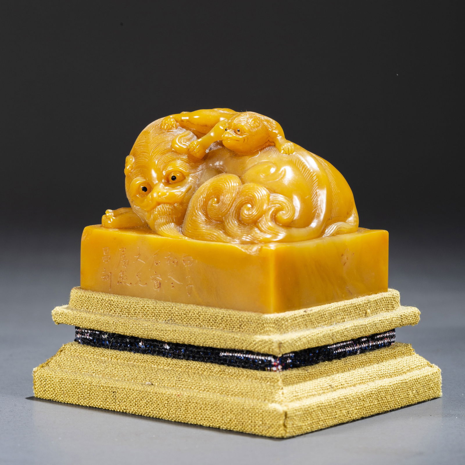 A Shoushan Tian'huang Stone Beast Knob Seal.