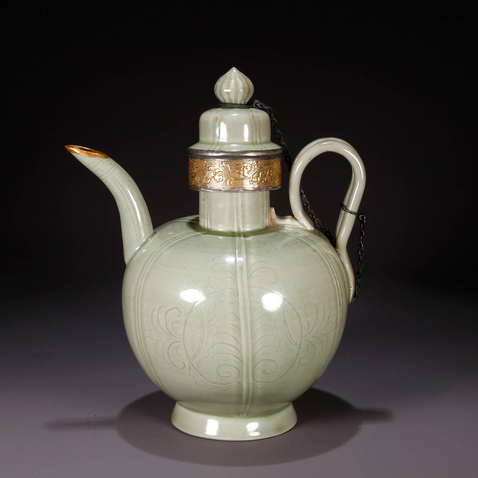 A Porcelain Pot With Handle, Yue Kiln. Auction