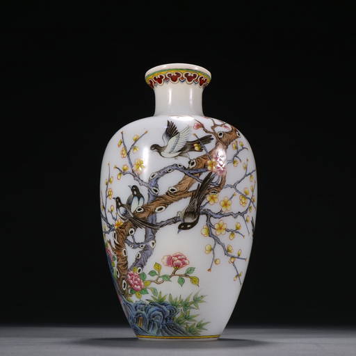 An Exquisite Glass Vase