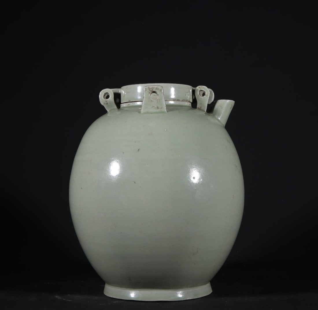 A Piece Of Tang Dynasty Yue Kiln Secret Color Celadon Pot Auction