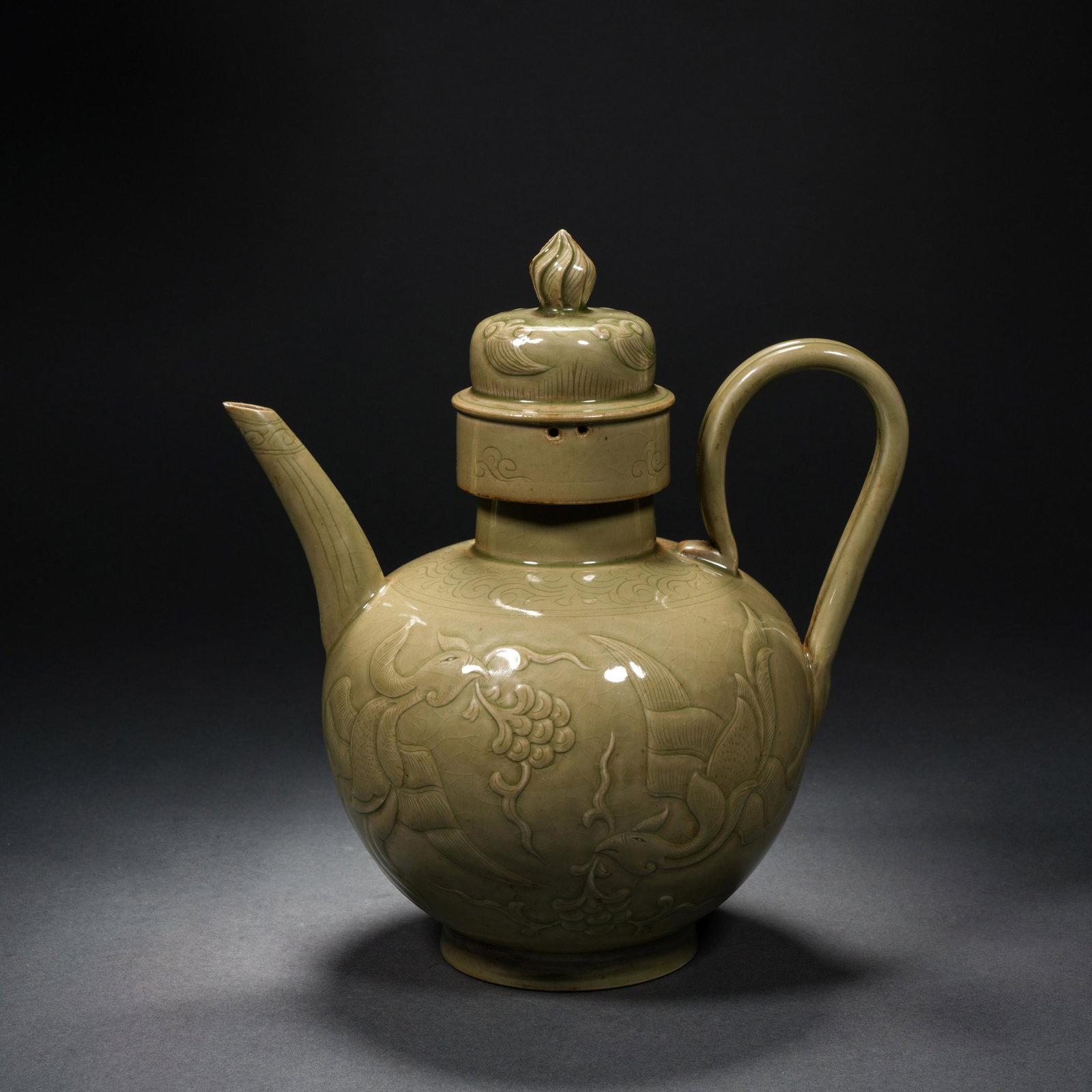 Before the Ming Dynasty, a Yue kiln holding a pot with a phoenix ...