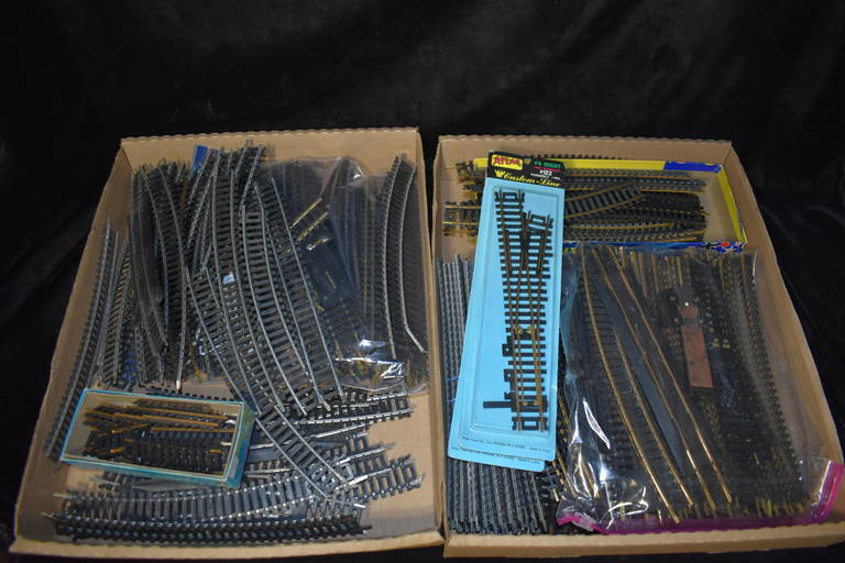 Giant Lot Of Electric Train Track W/ 2 Right Turn Nib