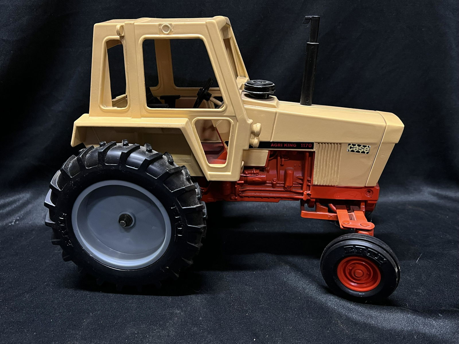 Case Model Toy Tractor 1170 - Nov 20, 2022 | North American Artifact ...