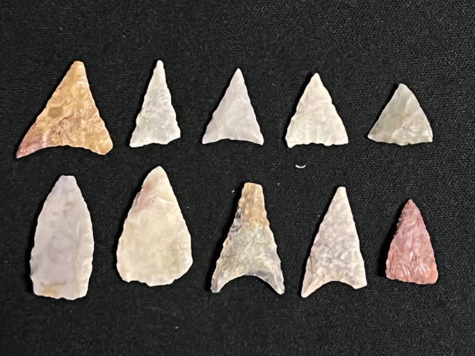 10 Arkansas Triangle Arrowheads longest is 1 inch. - Dec 17, 2022 ...