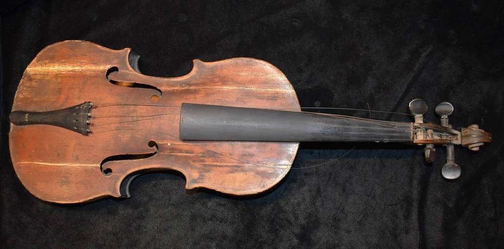 Very Old Violin (#0549) on Jan 28, 2023 | North American Artifact ...