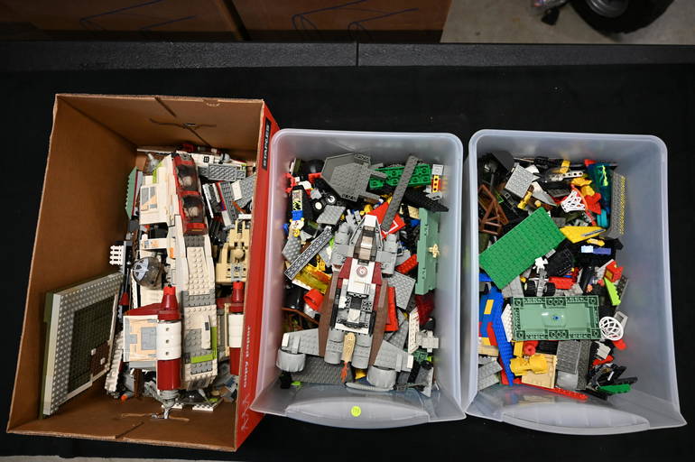 Large Box of Legos (#0748) on Apr 01, 2023 | North American Artifact ...