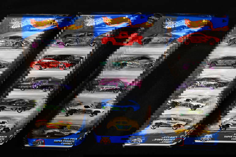 3 Hot Wheels 5 Car Gift Packs 2002 Raptor Blast, Robo Zoo, Raptor Blast.