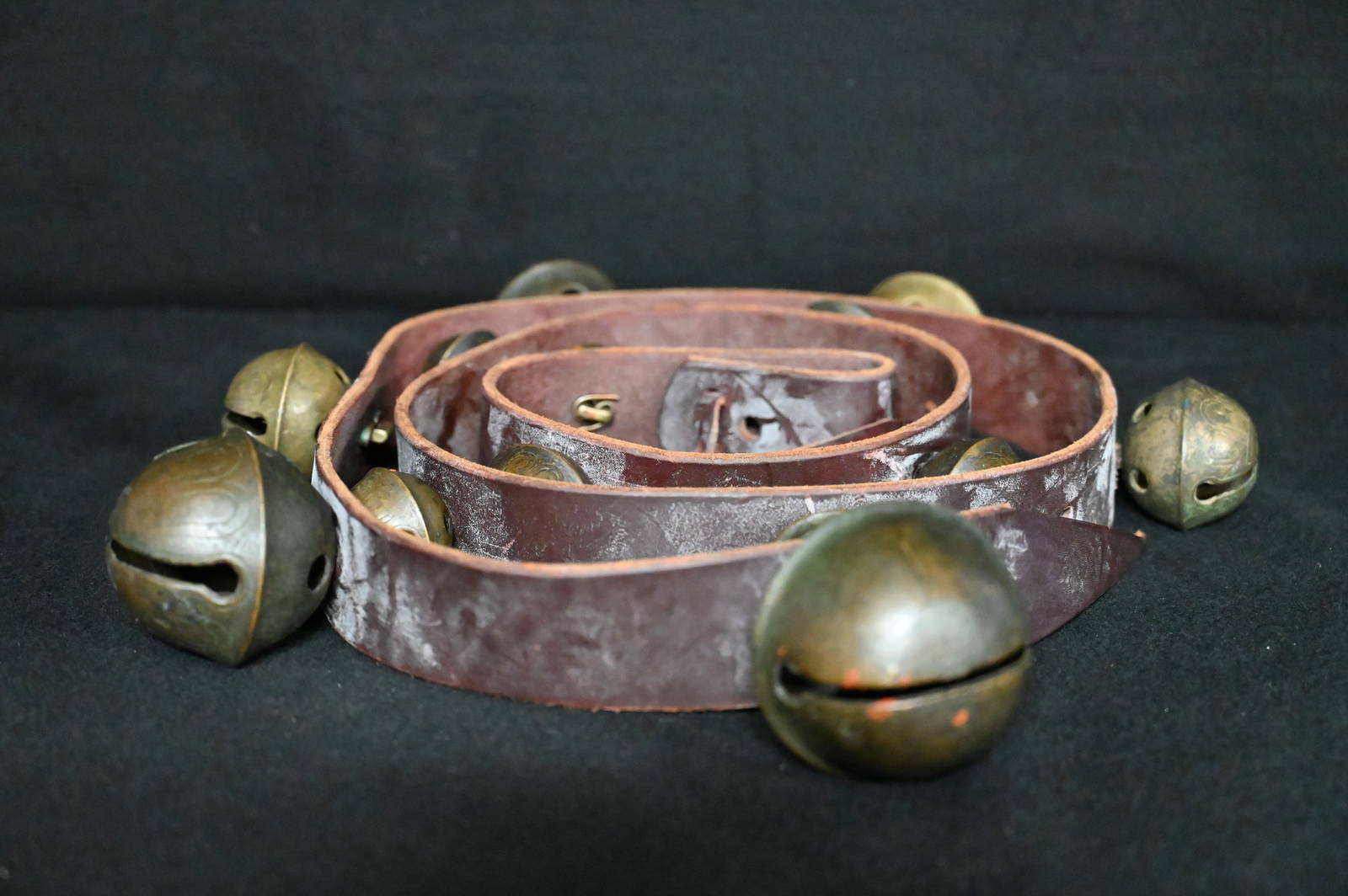 Vintage Horse Sleigh Bells Stand Of 13 Bells On A Leather Harness. Auction