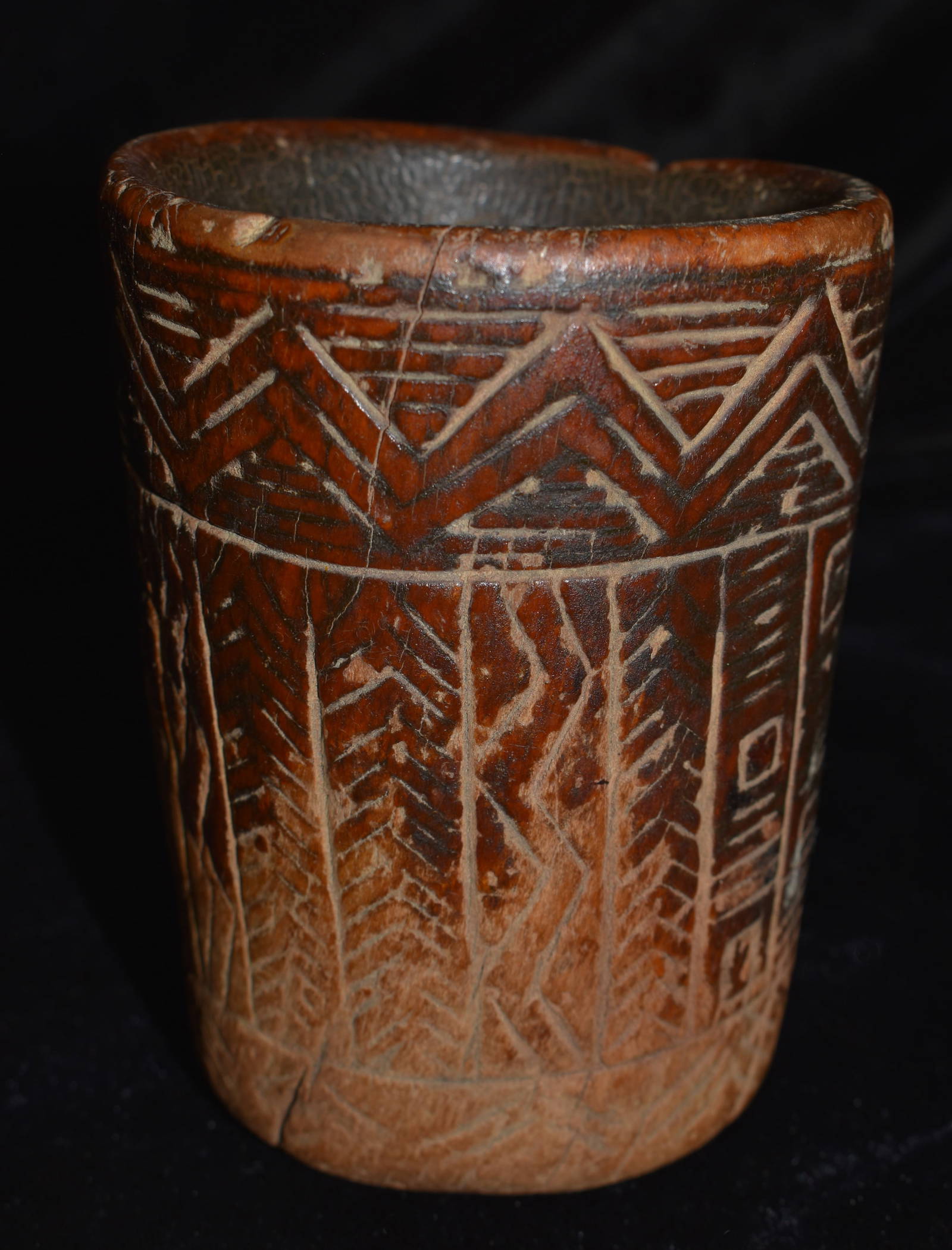 Pre-columbian 13th-15th Century Highly Engraved Inca Kero Cup Auction