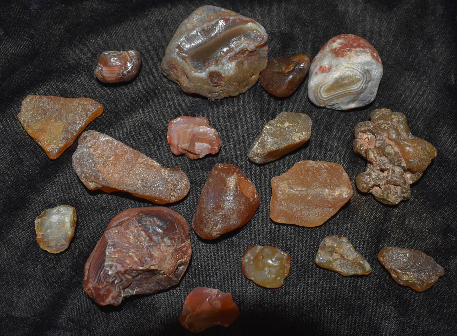 Collection Of Superior And Honey Agates Found In Northern Missouri Auction