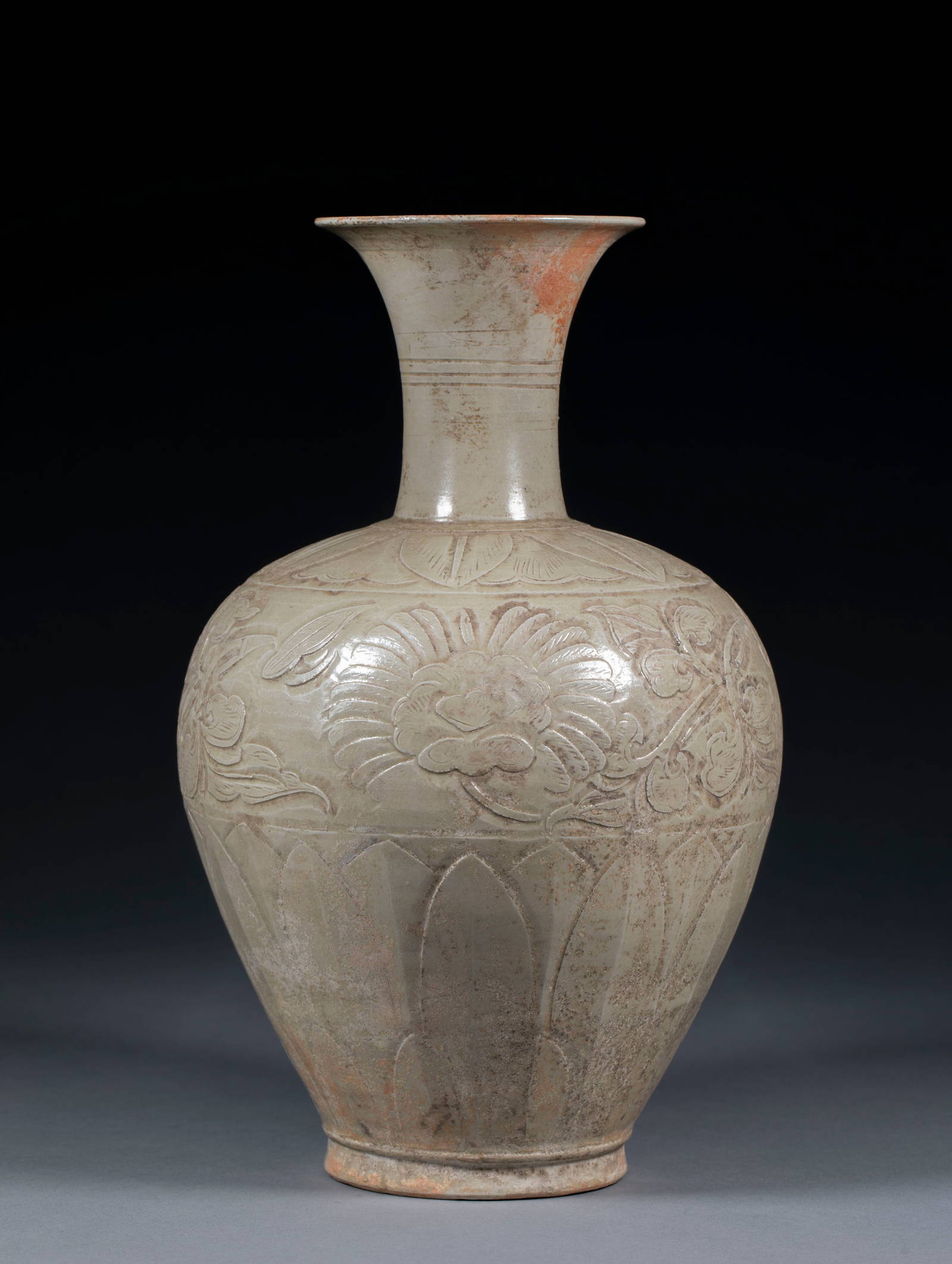 Yue Kiln Picked Carved Flower Vase Auction