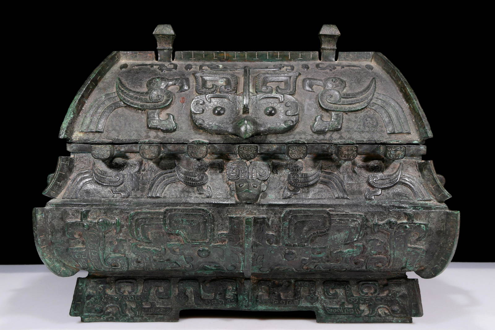 A Huge Superb Bronze 'auspicious Beast' Jar With Inscriptions Auction