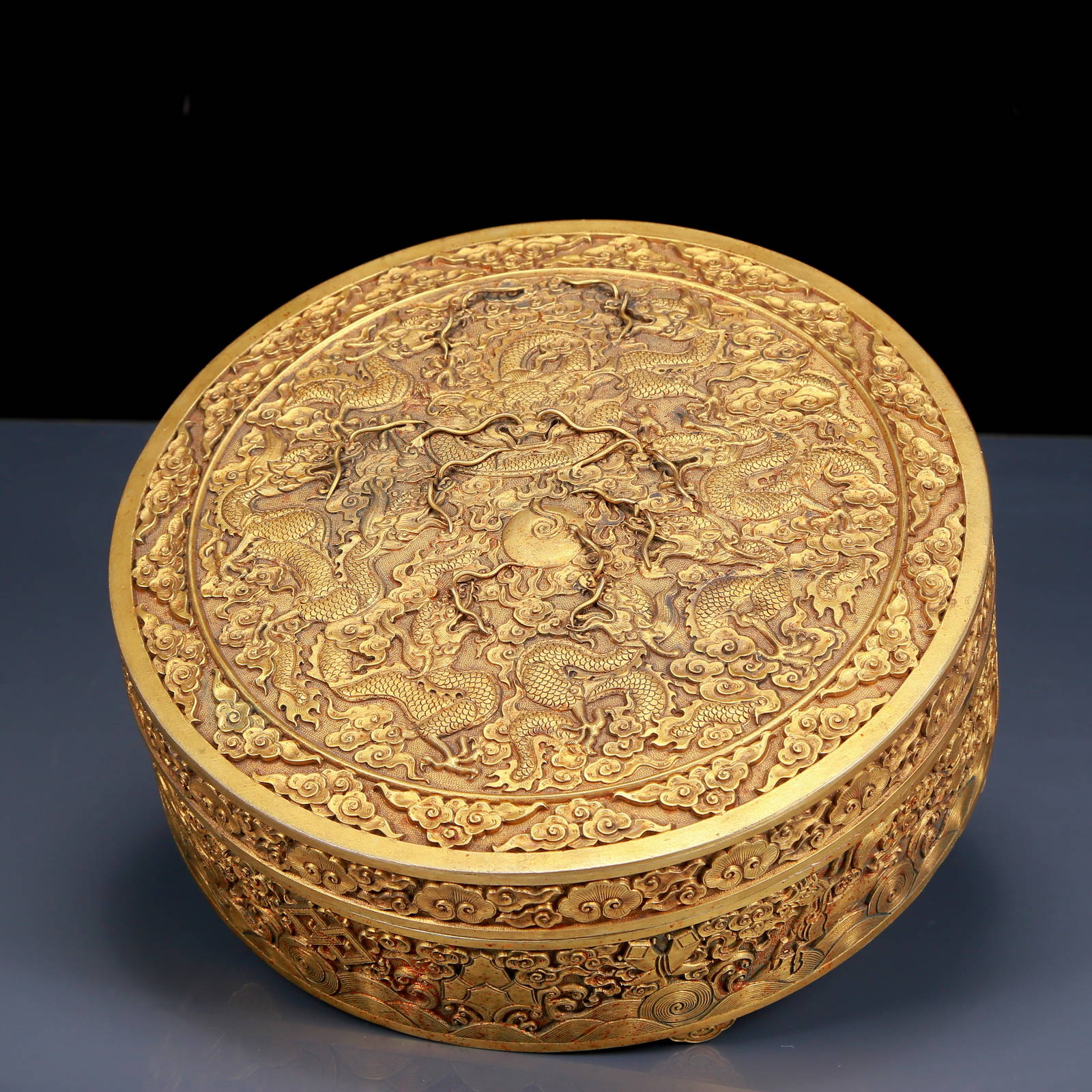 An Exquisite Gilt Bronze Eight Treasures Pattern Dragon Pattern Box Auction