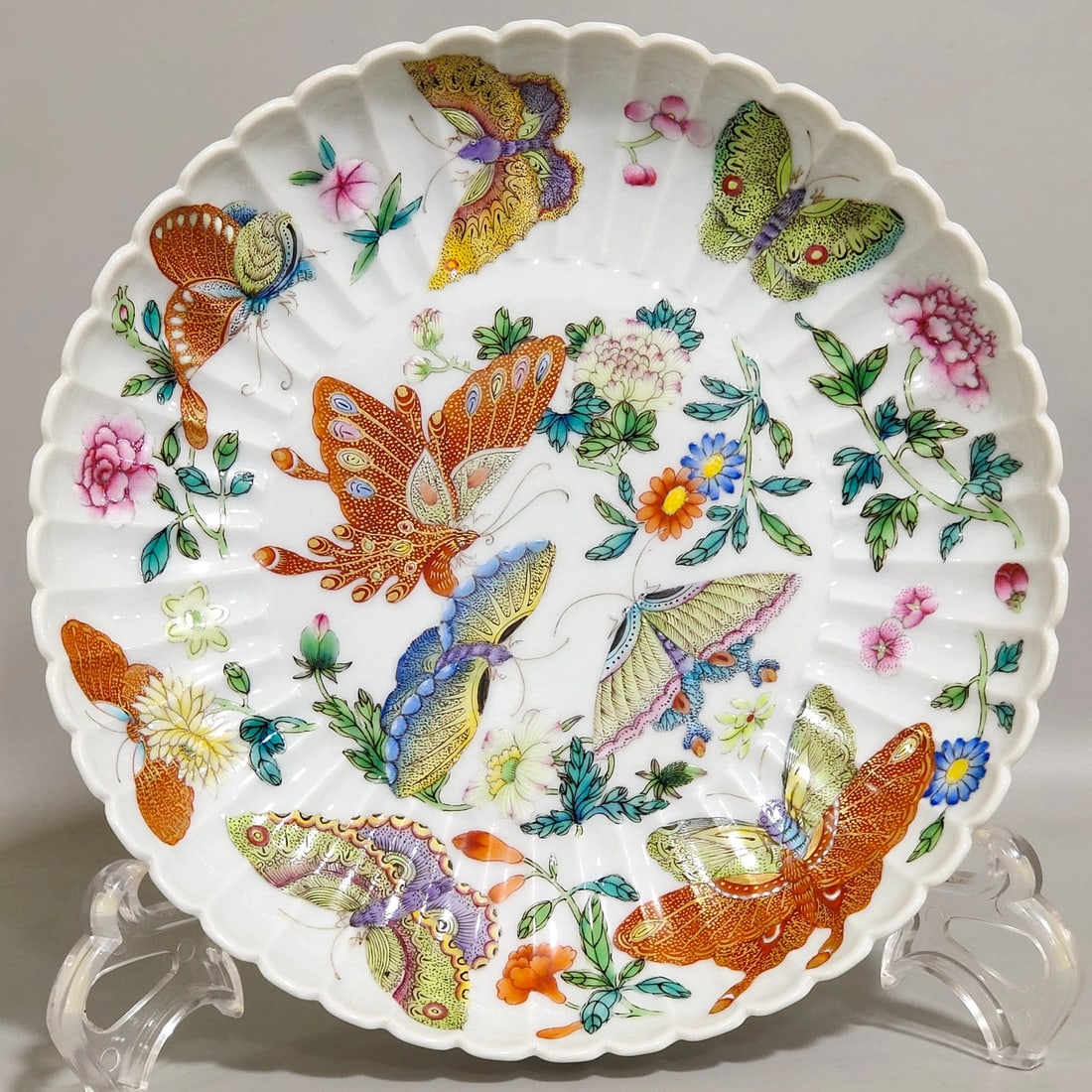 An Exquisite Famille-rose Painted Gold Flower And Butterfly Pattern ...