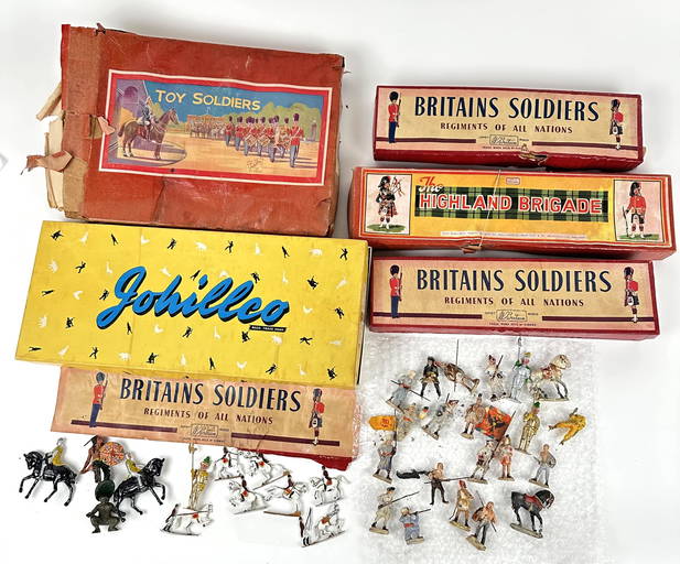 Lot Of Vintage Britains Toy Soldiers Plus