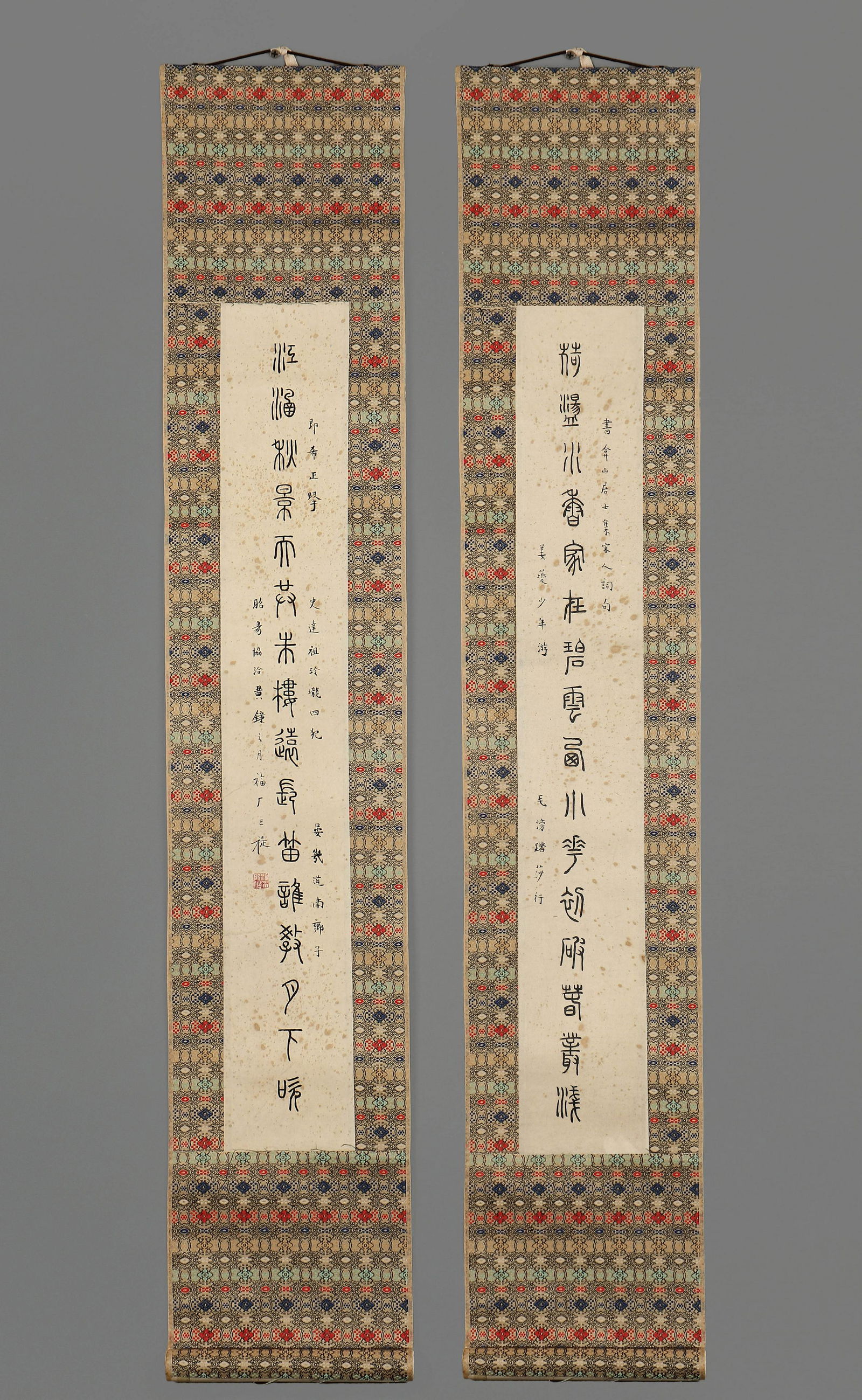 Wang Fu'an (calligraphy couplet), a pair of paper, Song brocade and ...