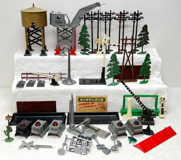 Postwar Marx O Gauge water tank semaphore bumpers telegraph poles lamp ...
