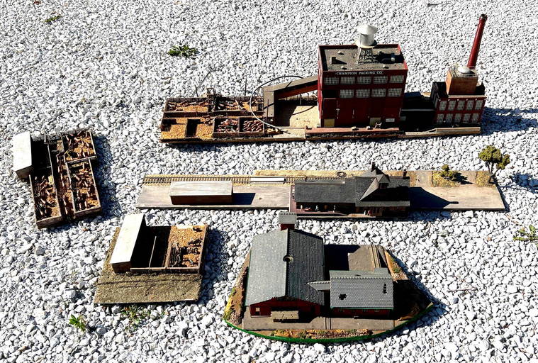 HO Scale/Gauge dairy cattle town diarama layout scenery buildings ...