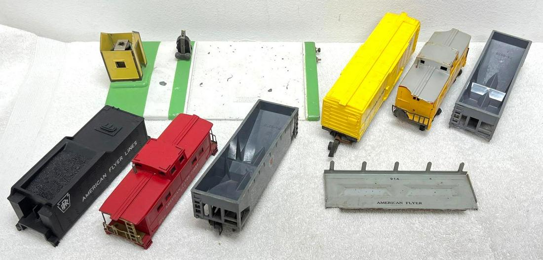 Postwar American Flyer S Gauge Road Crossing Freight Train Shells