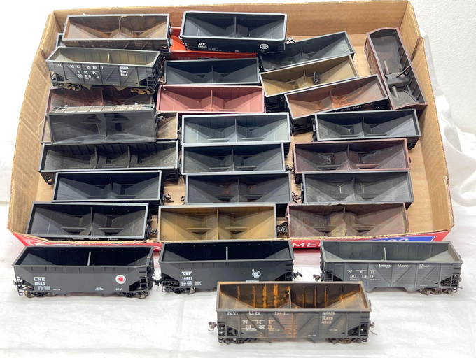 Twenty-nine HO Scale freight train mixed hopper/ore cars Kadee - Dec 17 ...