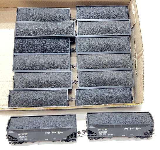 Fourteen HO Scale freight train mixed hopper cars w/loads Kadee - Dec ...