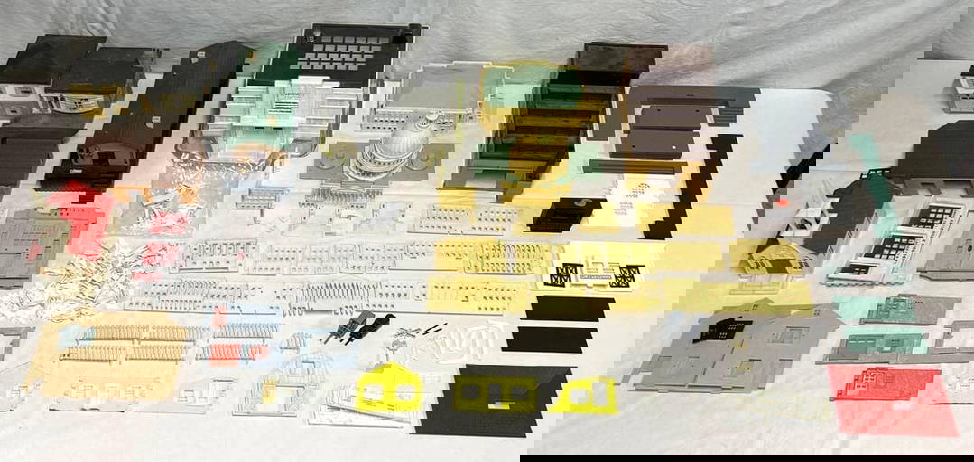 Postwar Modern O/s Gauge Buildings Plasticville