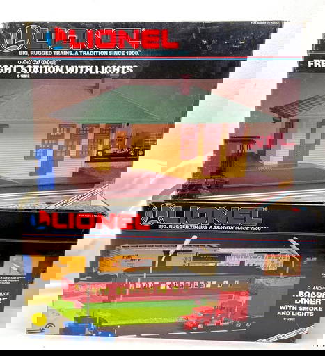 Modern Era Lionel O Gauge 12802 Roadside Diner 12812 Freight Station