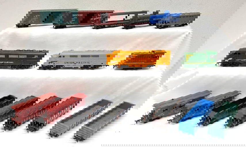 Ho Scale Marx Diesel Locomotive A Units W/13 Freight Trains