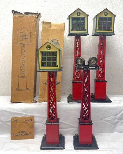 Marx O Gauge 424 Radio Train Control Towers 416 Flood Light Tower