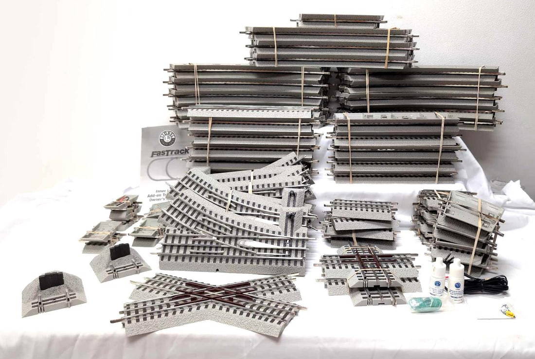 Huge Lot Of Lionel Fastrack Track Switches Crossovers Auction