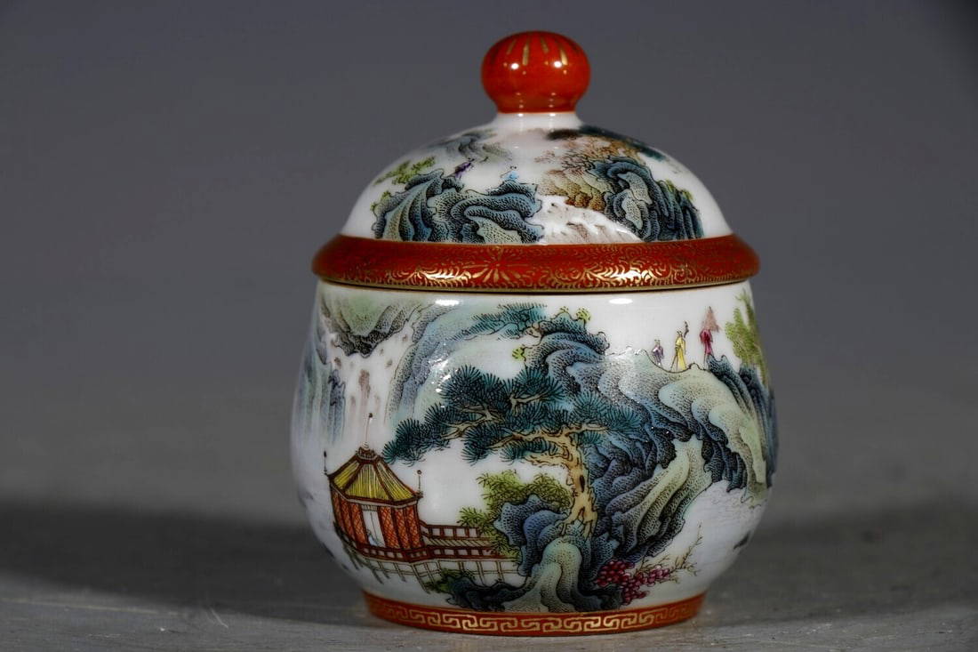 A Pair Of Exquisite Enamel Landscape Pattern Jars Auction