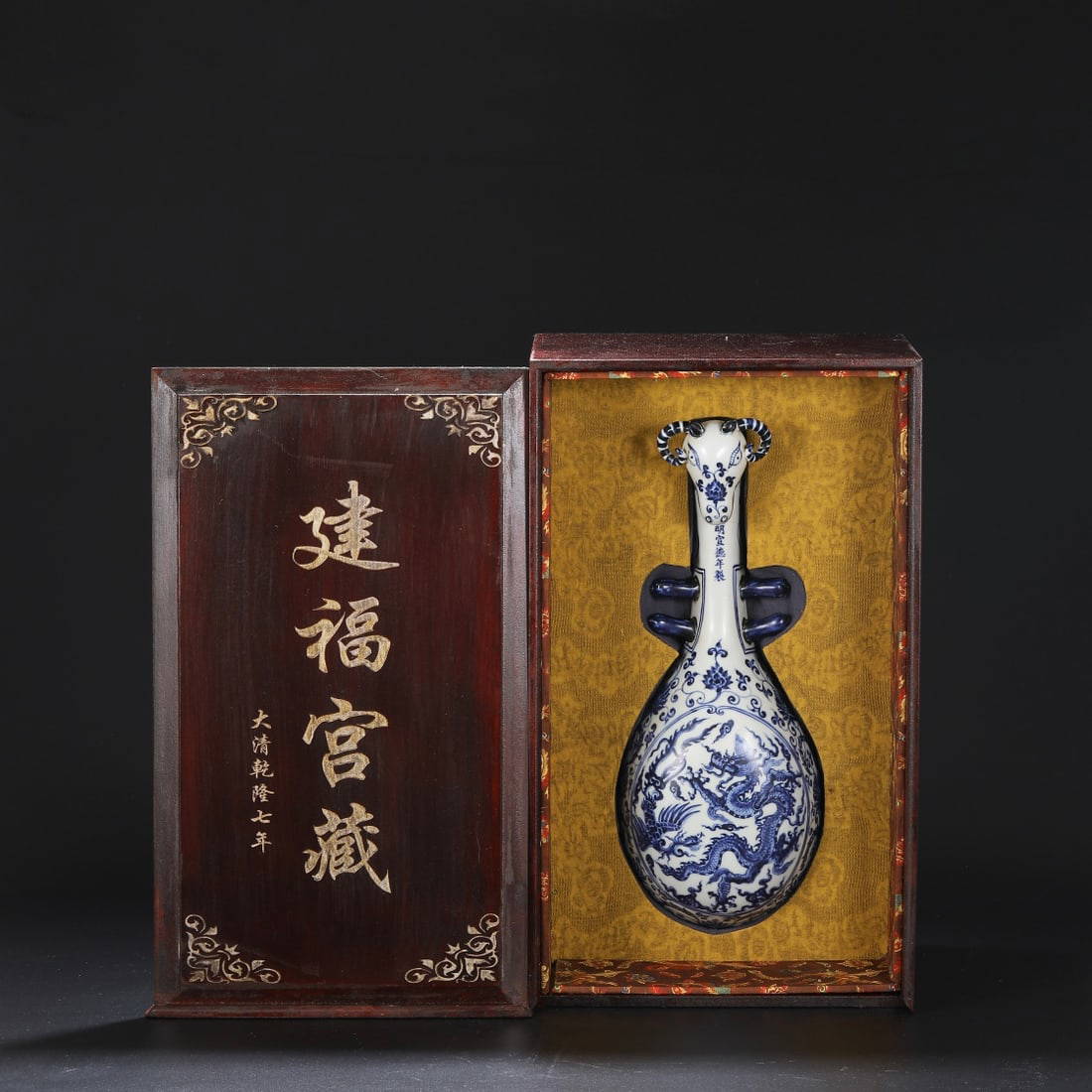 An Huge Blue And White Dragon Pattern Pipa Ornament Auction