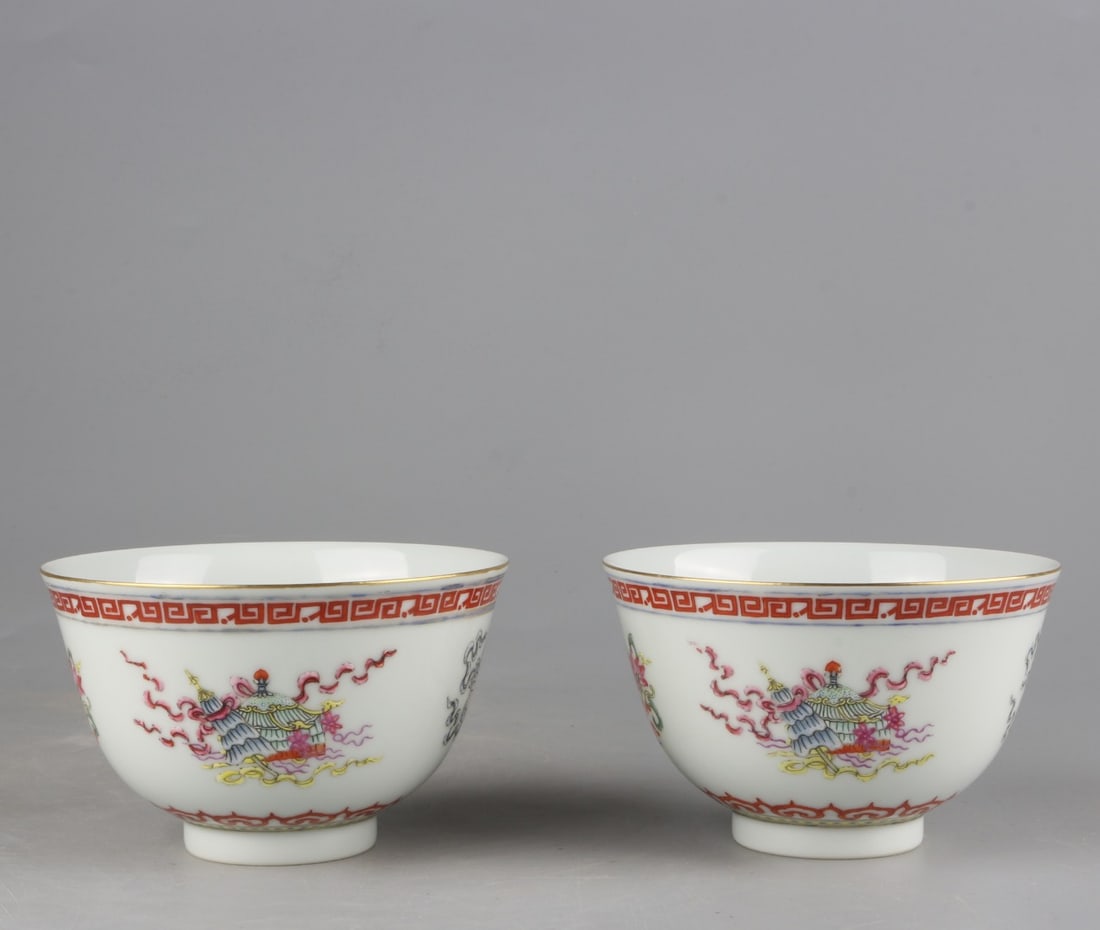 A Pair Of Exquisite Iron-red Painted Gold Eight Treasures Pattern Bowls ...